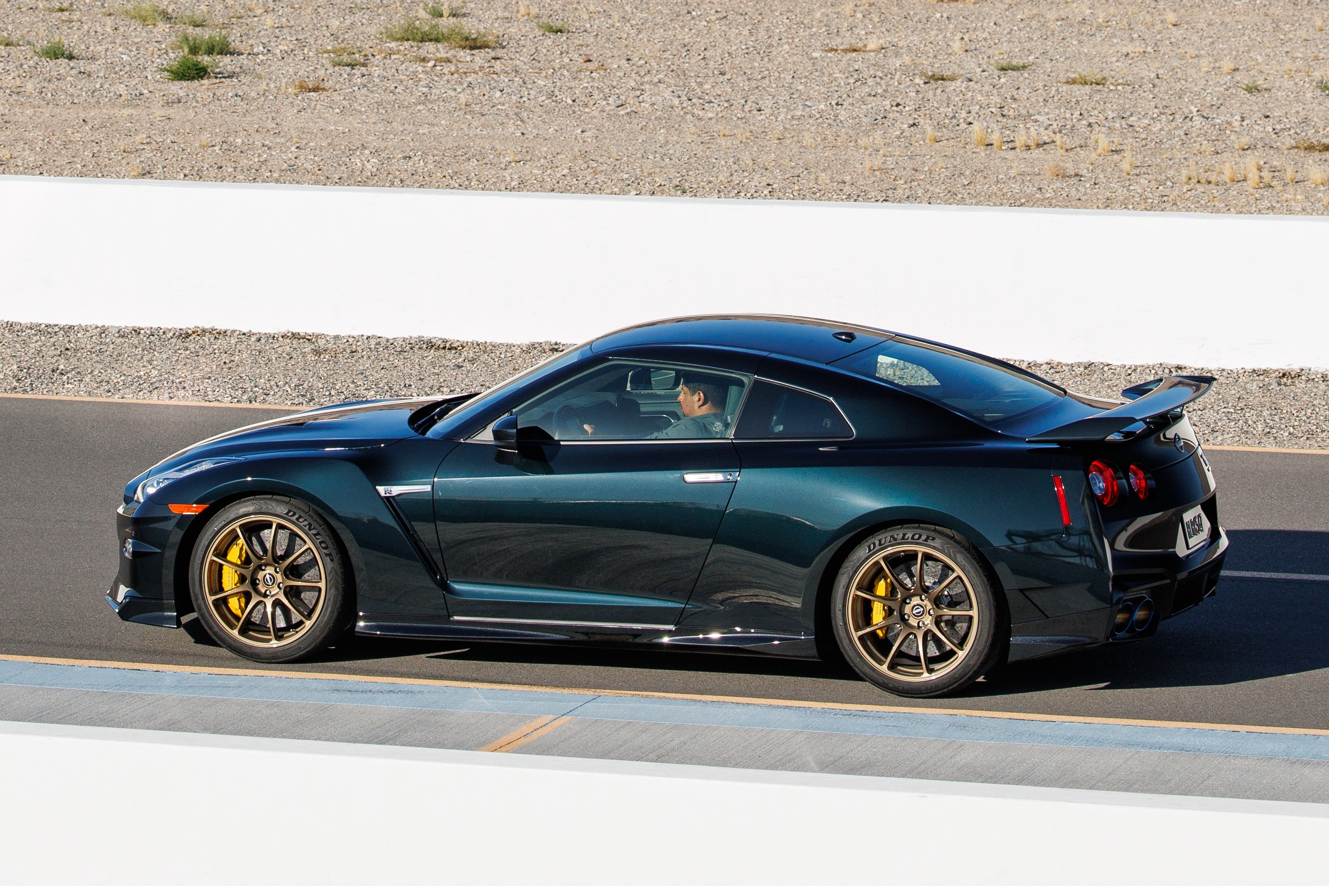 Nissan GT-R T-spec Takumi Edition giá hơn 150.000 USD - Ôtô - ZNEWS.VN