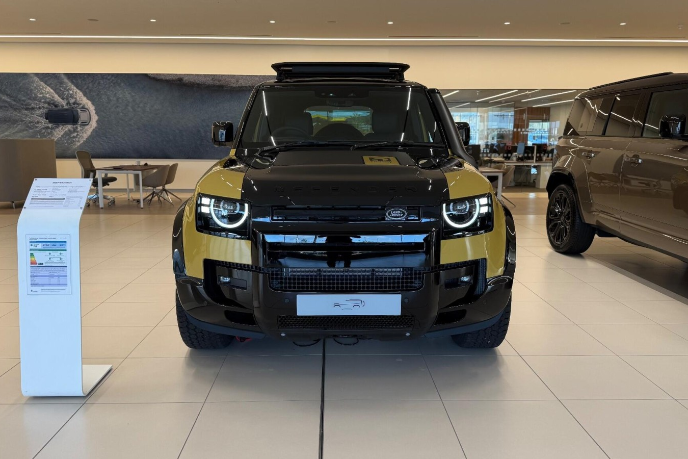 Chi tiết SUV địa hình Defender 110 Trophy Edition giá 7,5 tỷ đồng | Znews.vn