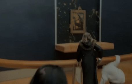 Kiếp nạn của 'Mona Lisa' khi bị ném đá, phun sơn, hất súp | Znews.vn