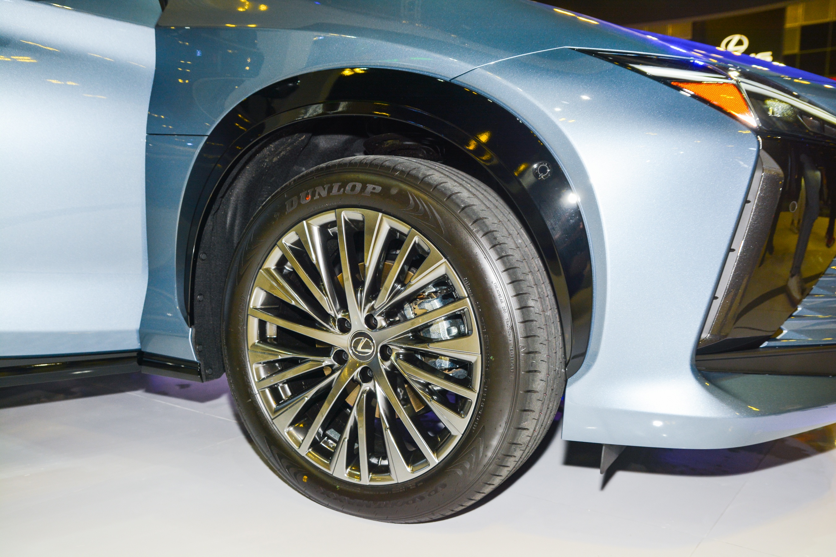 Chi tiết Lexus RZ450e - SUV điện mạnh hơn 300 mã lực - Ôtô - ZNEWS.VN