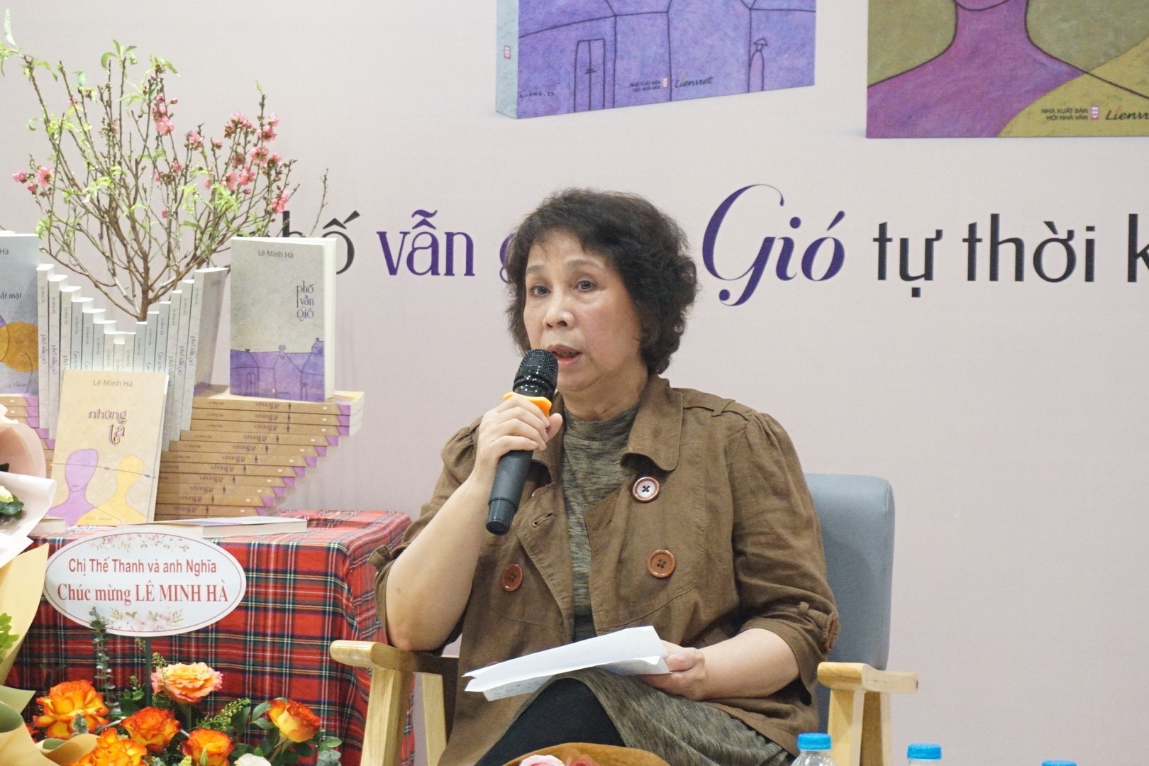 Nhà văn Lê Minh Hà ra mắt 3 tiểu thuyết về Hà Nội - Tin tức xuất bản - ZNEWS.VN