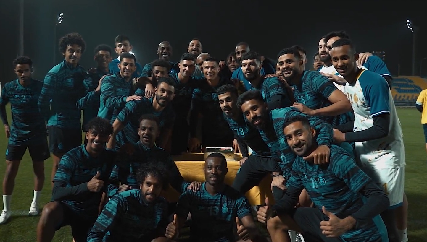 Al Nassr Tổ Chức Sinh Nhật Cho Ronaldo Ngay Trên Sân Tập Thể Thao