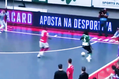 Tuyệt phẩm đánh lừa thủ môn ở giải futsal Bồ Đào Nha - Thể thao - ZNEWS.VN