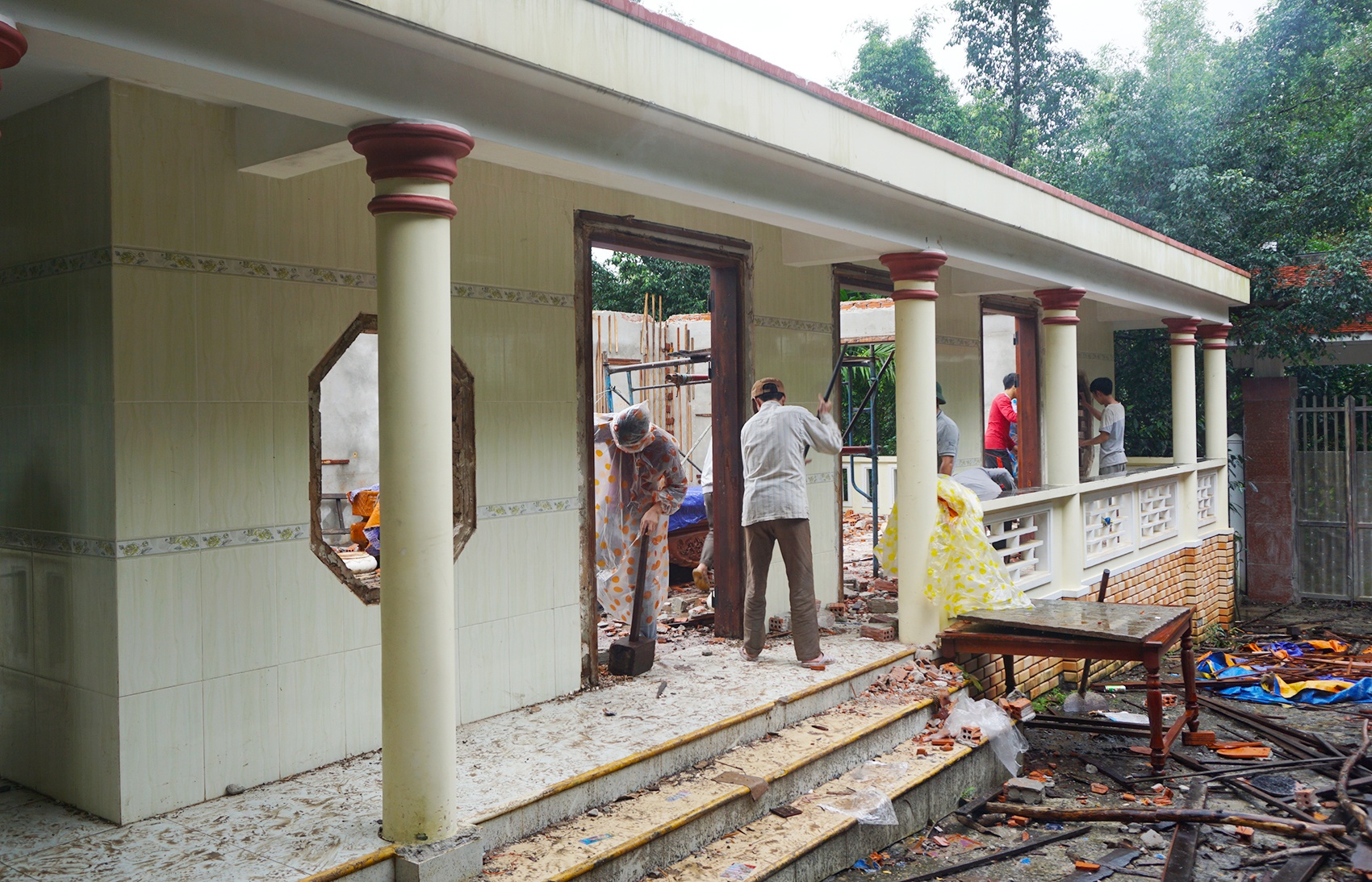 Tháo dỡ biệt phủ 100 tỷ của đại gia vàng xây trái phép ở Đà Nẵng - Xã hội - ZNEWS.VN