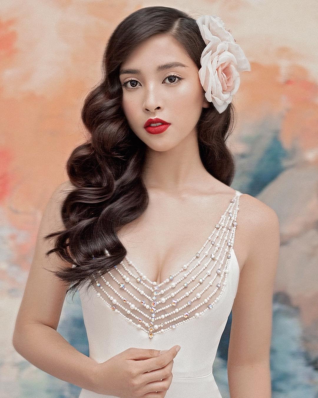 Tiểu Vy ngày càng sexy sau một năm đăng quang Hoa hậu Việt Nam - Giải trí - ZNEWS.VN