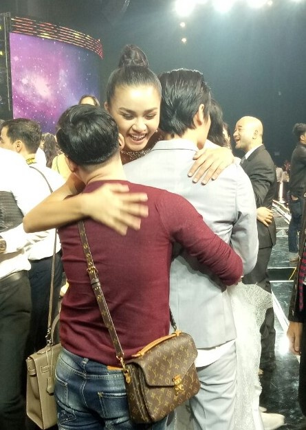 Thí sinh lộ clip nóng của Hoa hậu Hoàn vũ khóc sau khi trượt top 10 - Đời sống Sao - ZNEWS.VN