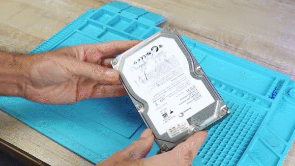 Chế ổ cứng HDD cũ thành loa bluetooth | Znews.vn