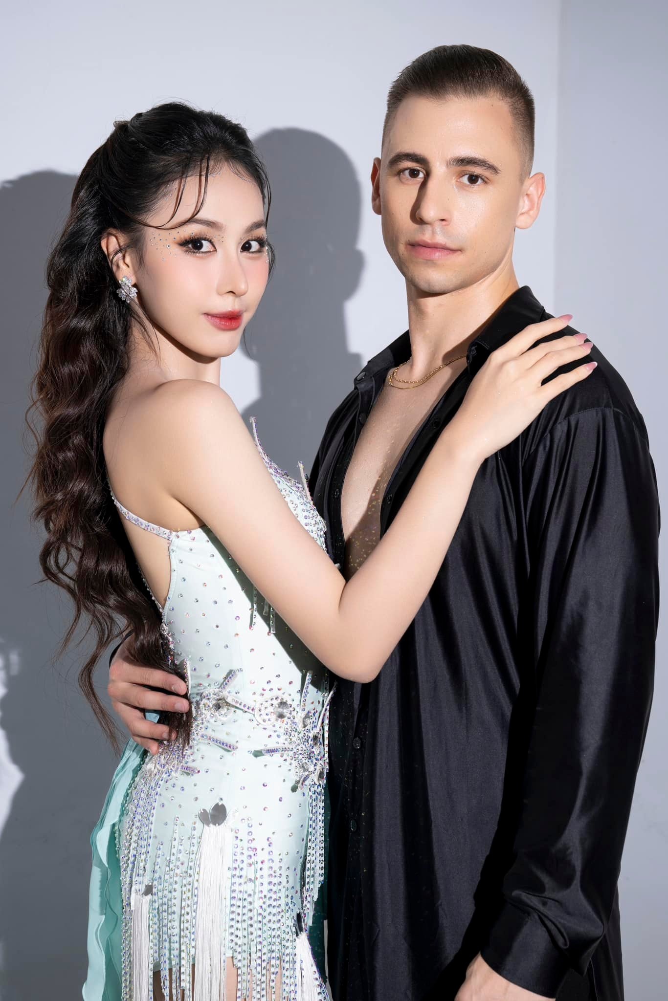 Phương Oanh vụng về - Giải trí - ZNEWS.VN