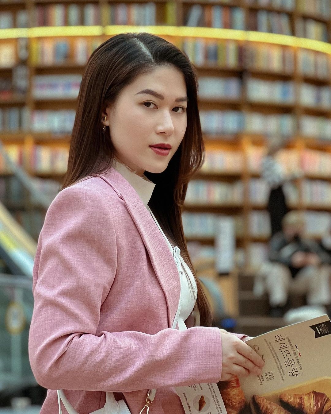 Cuộc sống giàu có, du lịch khắp thế giới của Ngọc Thanh Tâm - Đời sống Sao - ZNEWS.VN