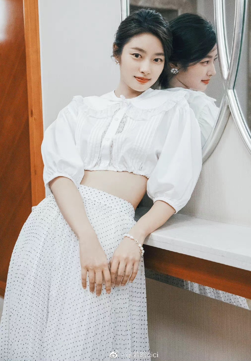 Sự táo bạo của người đẹp được Thành Long o bế - Giải trí - ZNEWS.VN