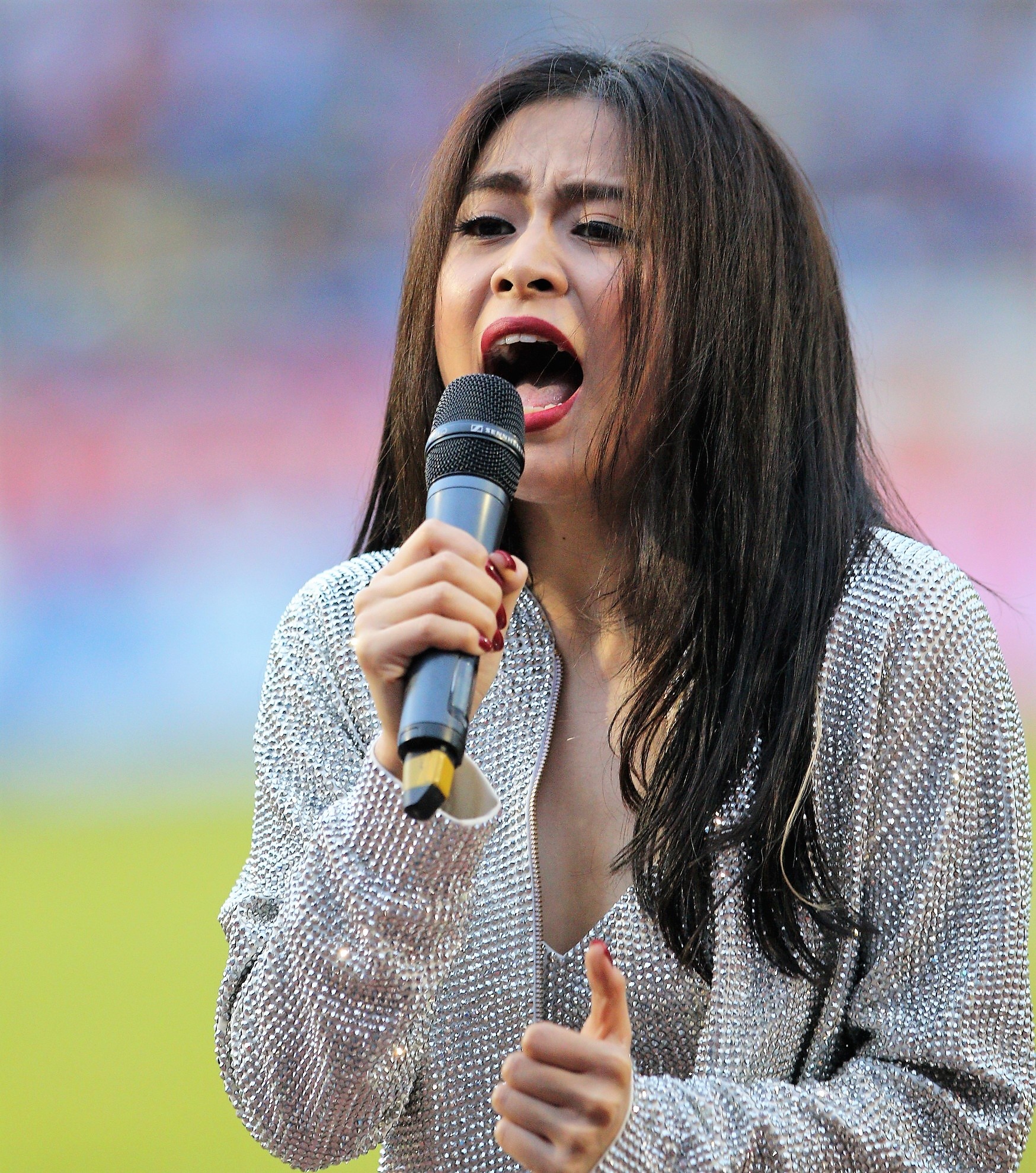 Hoàng Thùy Linh khuấy động trận HAGL làm khách trên sân Cẩm Phả - Bóng đá Việt Nam - ZNEWS.VN