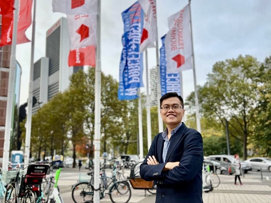 Sách nói của Việt Nam thu hút du khách tại hội sách Frankfurt - Tin tức ... Sách nói của Việt Nam thu hút du khách tại hội sách Frankfurt - Tin tức ...