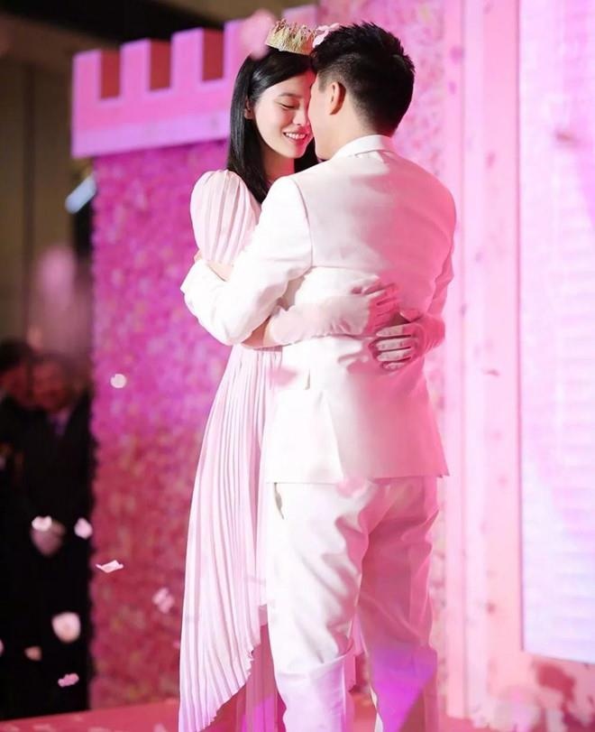 'Người đẹp nội y' Hề Mộng Dao không mang thai, dự kiến cưới vào năm sau - Sao Châu Á - ZNEWS.VN