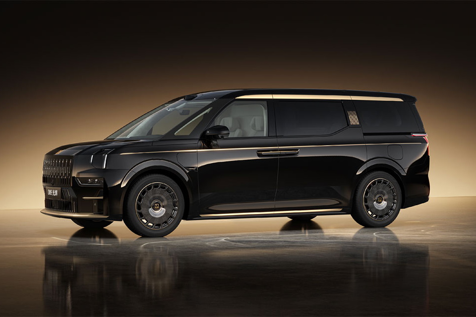 MPV điện Zeekr 009 ra mắt phiên bản mạ vàng Grand Collector Edition