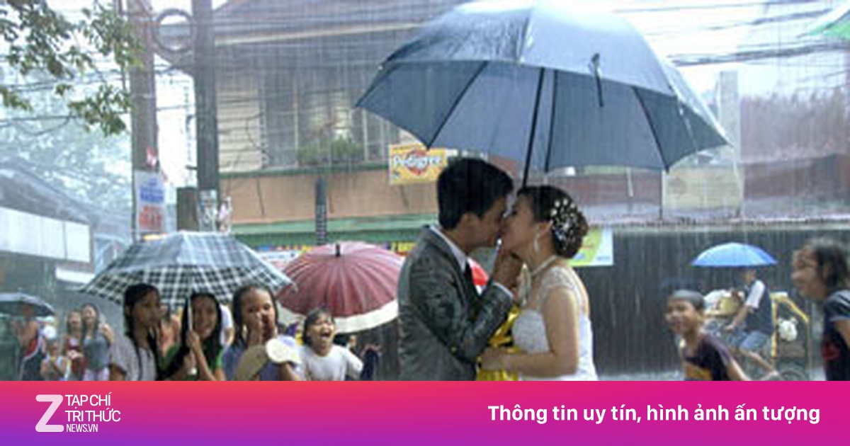 Đám cưới giữa biển lũ Philippines | Znews.vn