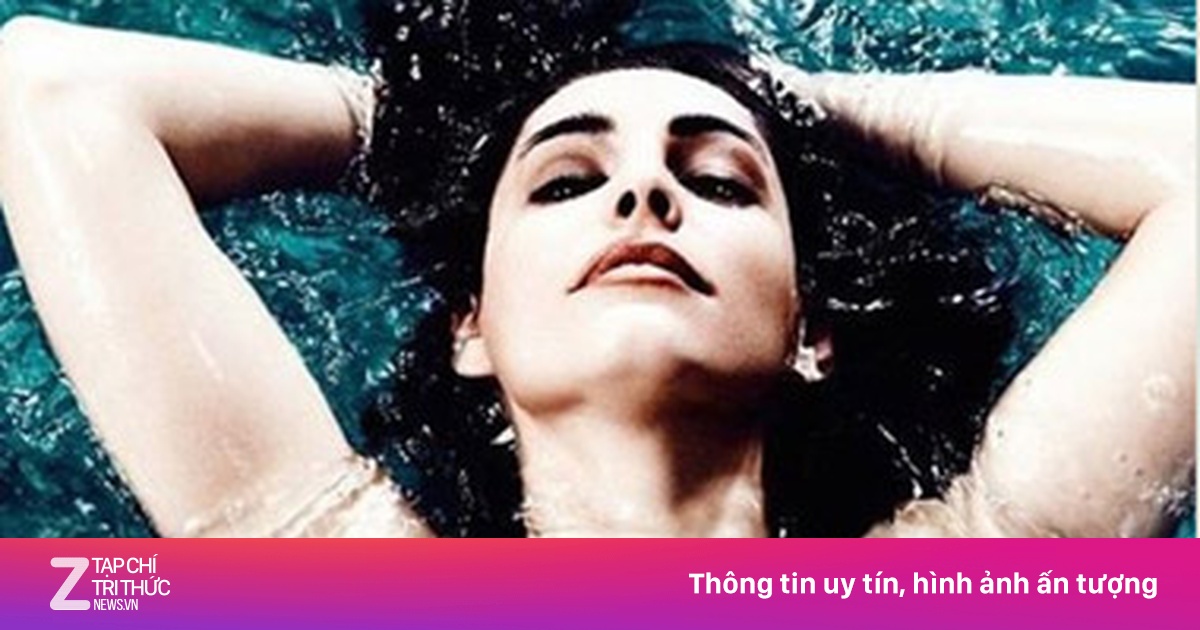 Kelly Brook tạo dáng sexy dưới bể bơi - Mặc đẹp - ZNEWS.VN