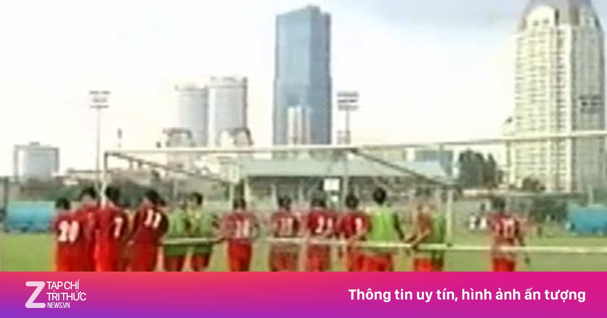 Tuyển Việt Nam tập luyện hào hứng trước khi gặp Arsenal - Video bóng đá ...