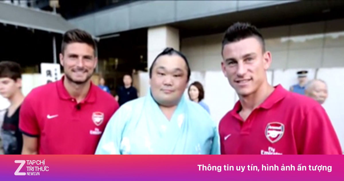 Sao Arsenal bắt chước phong cách võ sĩ sumo - Video bóng đá - ZNEWS.VN