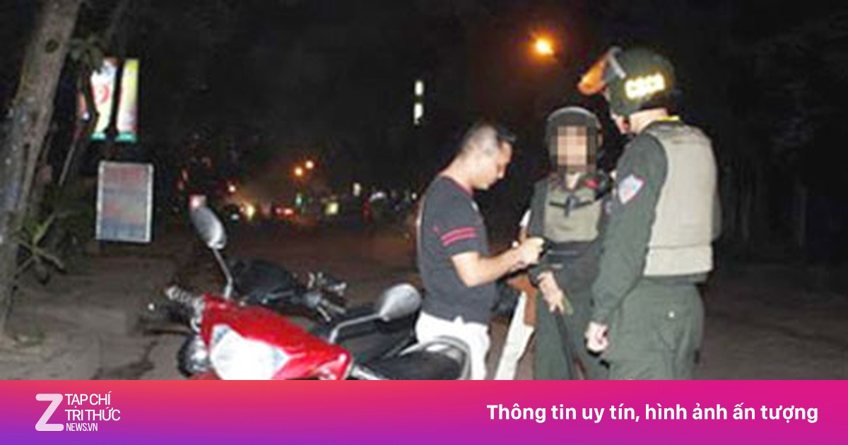 Làm gì khi bị cảnh sát cơ động dừng xe sau 22h? - Đời sống - ZNEWS.VN