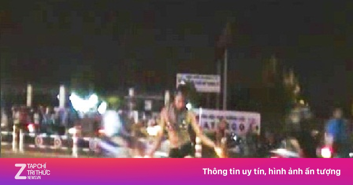 Clip nữ chuyển giới múa lửa sexy giữa phố Sài Gòn - Xã hội - ZNEWS.VN