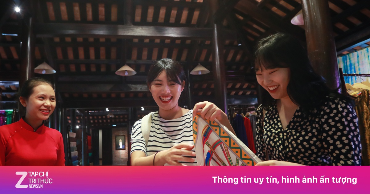 Phân biệt lụa tơ tằm và lụa pha như thế nào? - Kinh doanh - ZNEWS.VN