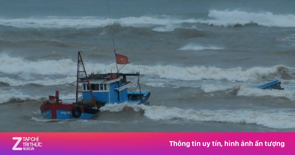 Tàu cá chìm, 31 ngư dân trôi dạt suốt đêm trên biển - Đời sống - ZNEWS.VN