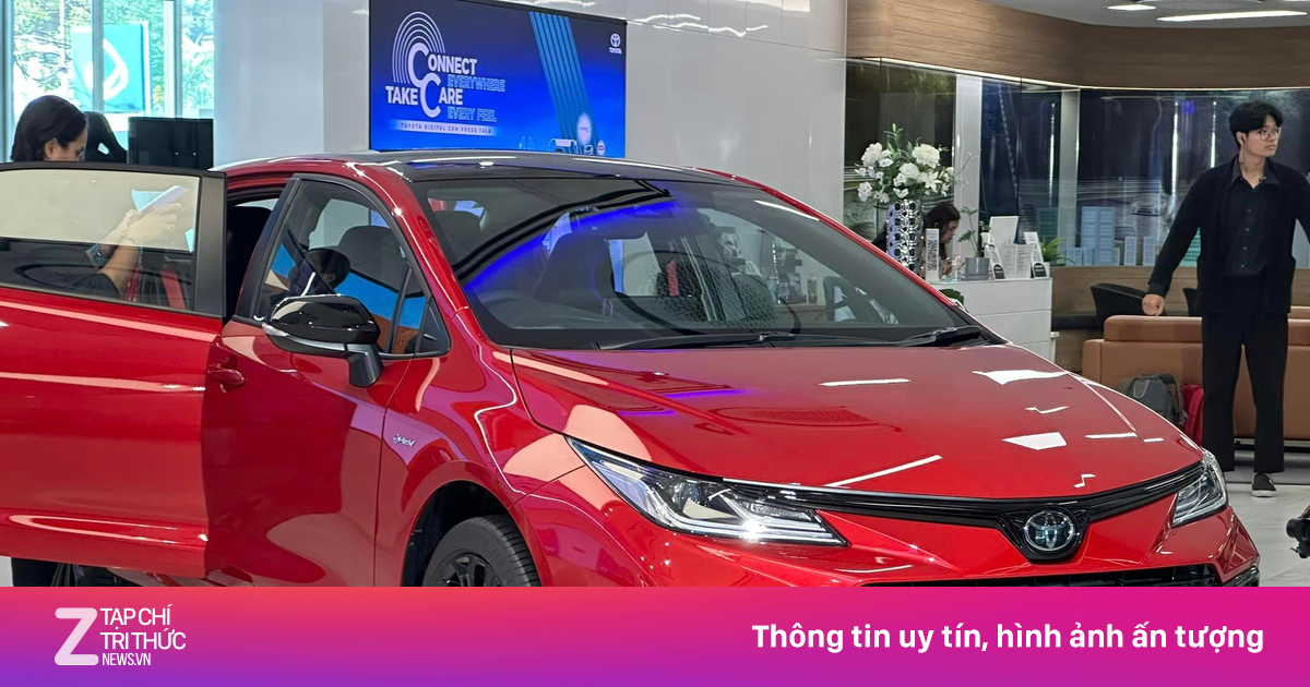 Cận cảnh Toyota Corolla Altis GR Sport 2025 | Znews.vn
