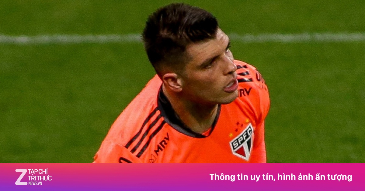 Thủ môn Brazil nhận bàn thua sau pha rê bóng lỗi - Video bóng đá - ZNEWS.VN