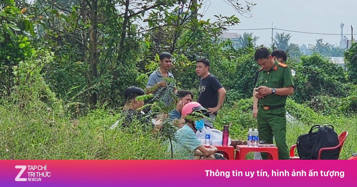 Người bán hoa quả treo cổ trên cây ở TP.HCM | Znews.vn