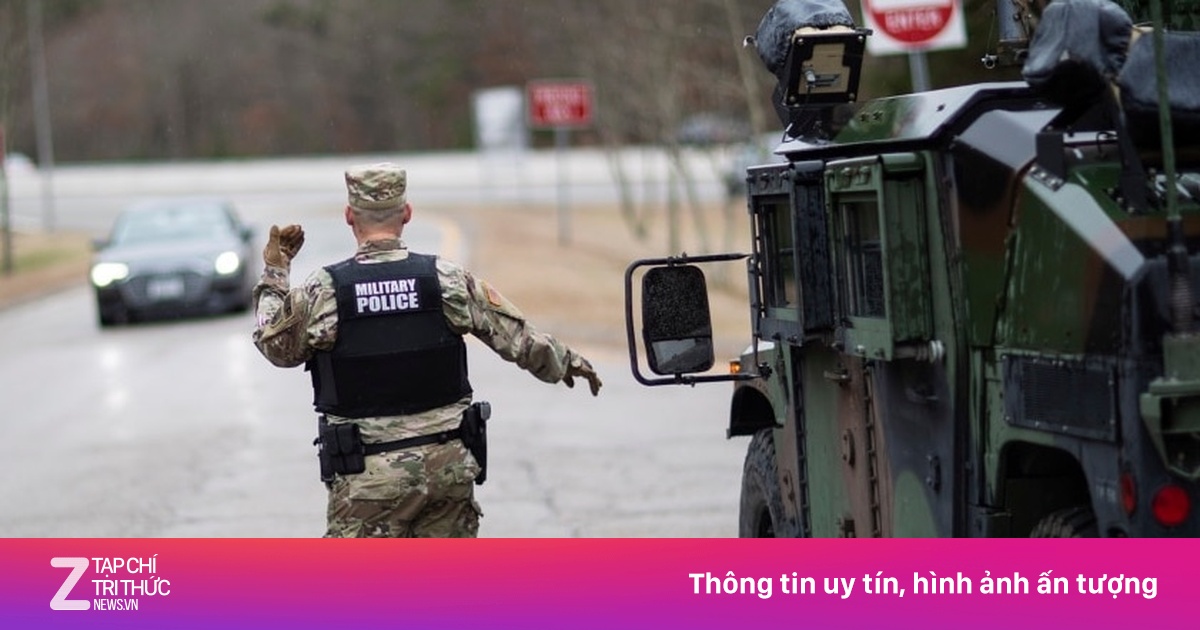 Cảnh sát Mỹ chặn xa lộ, đối đầu xuyên đêm với nhóm vũ trang - Thế giới ...