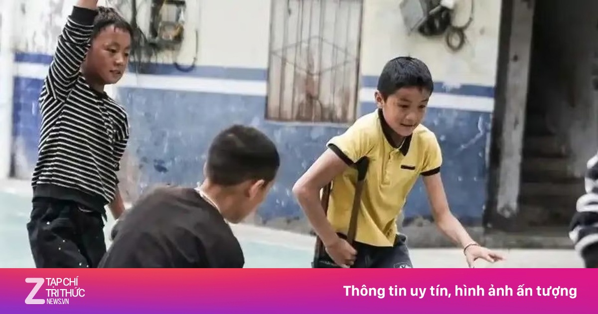 Cậu bé cụt một chân nổi tiếng nhờ tài chơi bóng rổ | Znews.vn