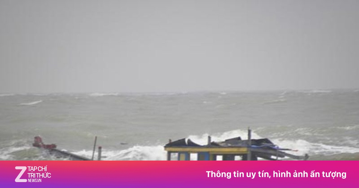 Chìm tàu ngoài khơi, 6 ngư dân được cứu sống kịp thời - Xã hội - ZNEWS.VN