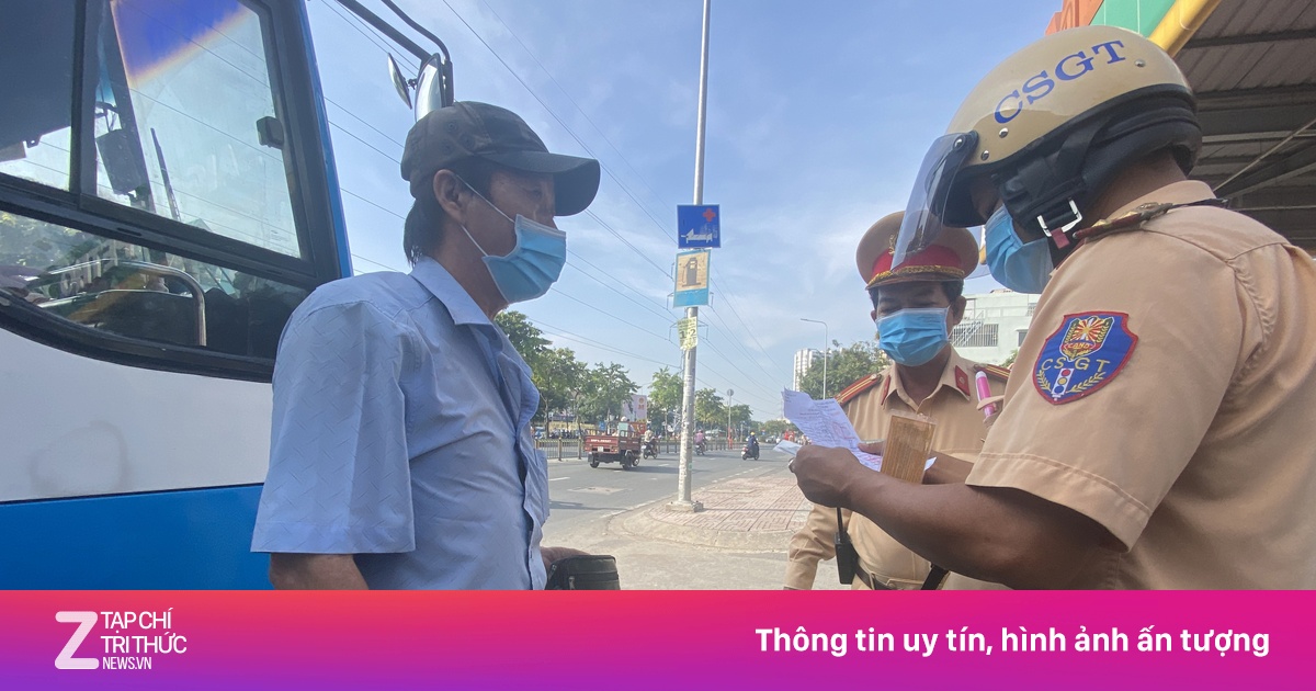 Cảnh sát bất ngờ kiểm tra bãi xe rộng hơn 10.000 m2 ở TP.HCM - Xã hội ...