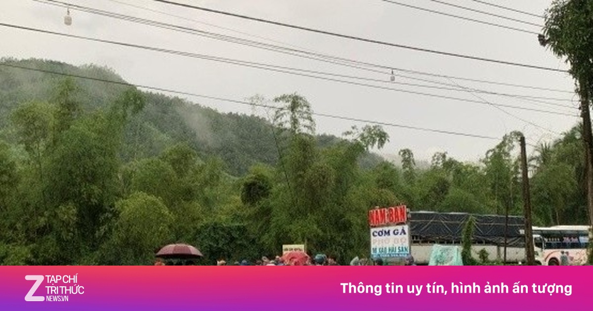 Xe tải lùi cán chết 3 người ở Phú Yên - Xã hội - ZNEWS.VN
