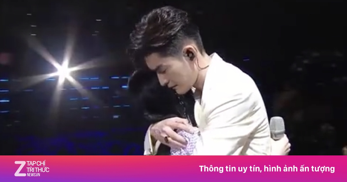 Trương Hàn tình cảm với Cúc Tịnh Y trên sân khấu | Znews.vn