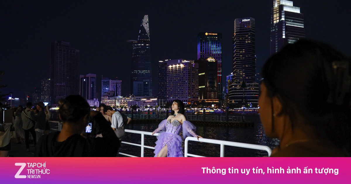 Thay 6 bộ đồ để chụp hình tại điểm check-in đang 'hot' nhất ở TP.HCM ...