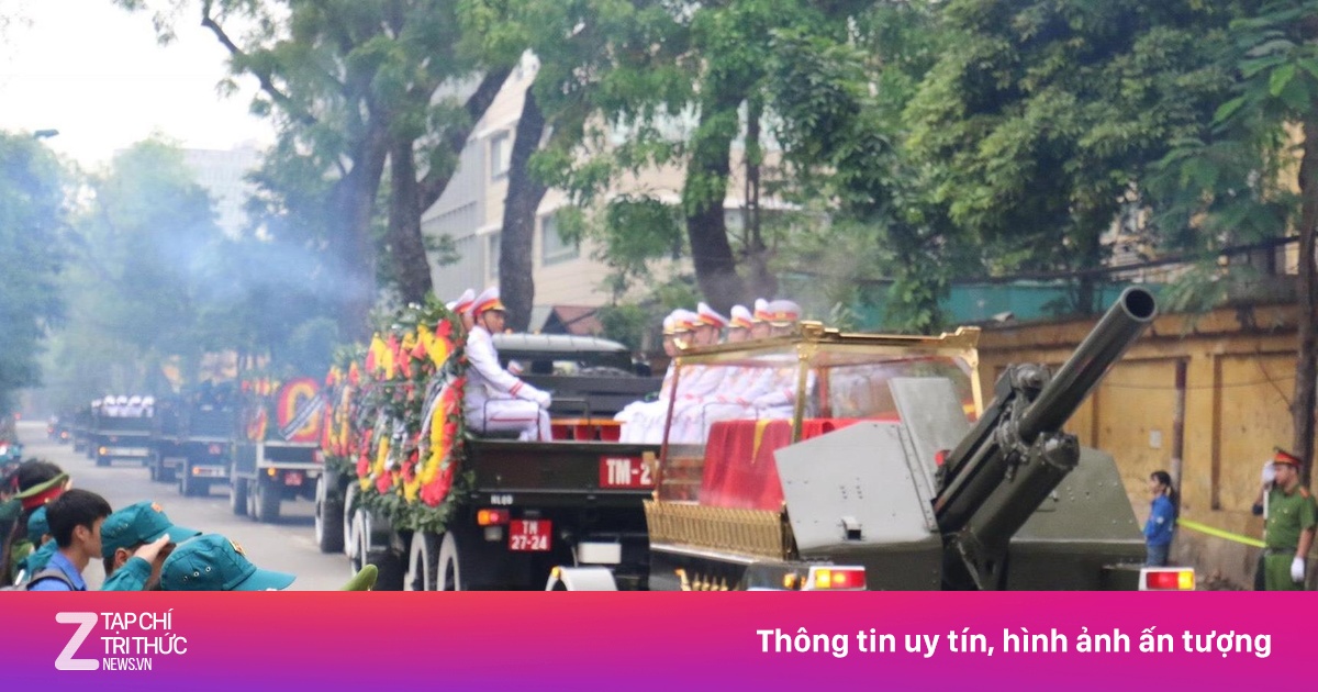 Linh xa đưa linh cữu đại tướng Lê Đức Anh rời Nhà tang lễ Quốc gia - Xã ...