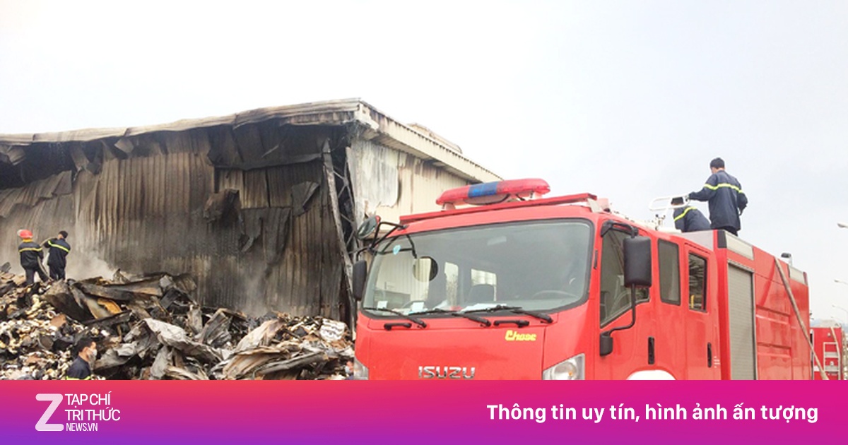 Huy động nhiều xe PCCC từ Trung Quốc dập lửa nhà máy sợi ở Quảng Ninh ...