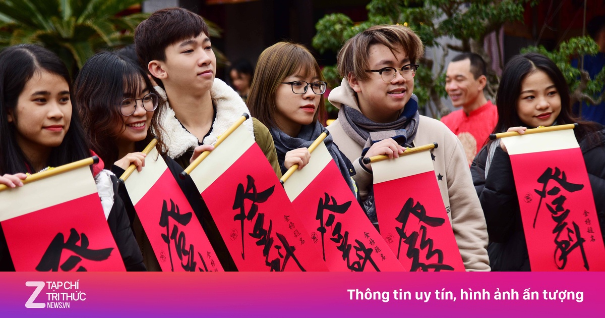 Du khách đổ về Văn Miếu dự khai hội xuân Canh Tý | Znews.vn