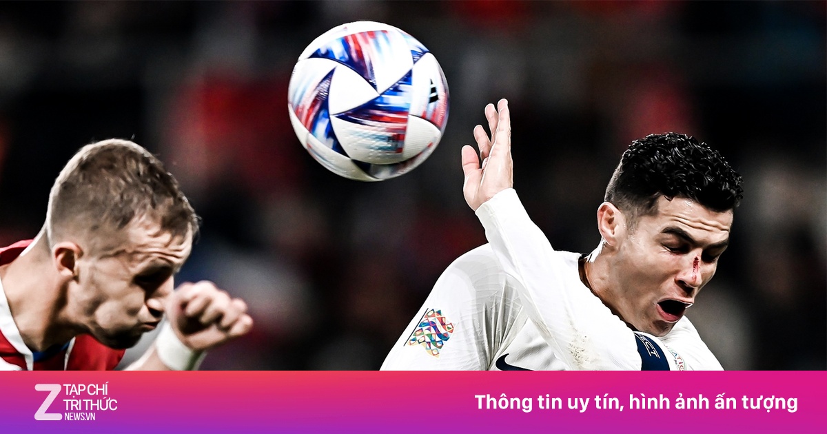 Pha bóng chạm tay của Ronaldo | Znews.vn