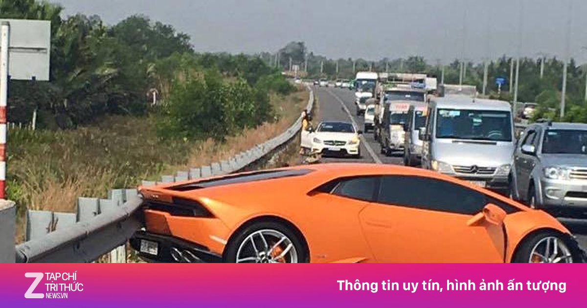 Siêu xe 13 tỷ đâm vào dải phân cách trên cao tốc - Xã hội - ZNEWS.VN