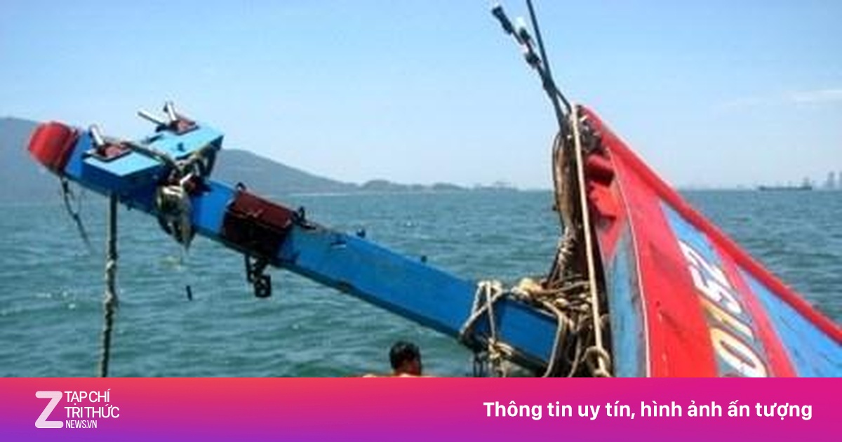 Tàu cá 13 người bị đâm chìm trên biển - Xã hội - ZNEWS.VN