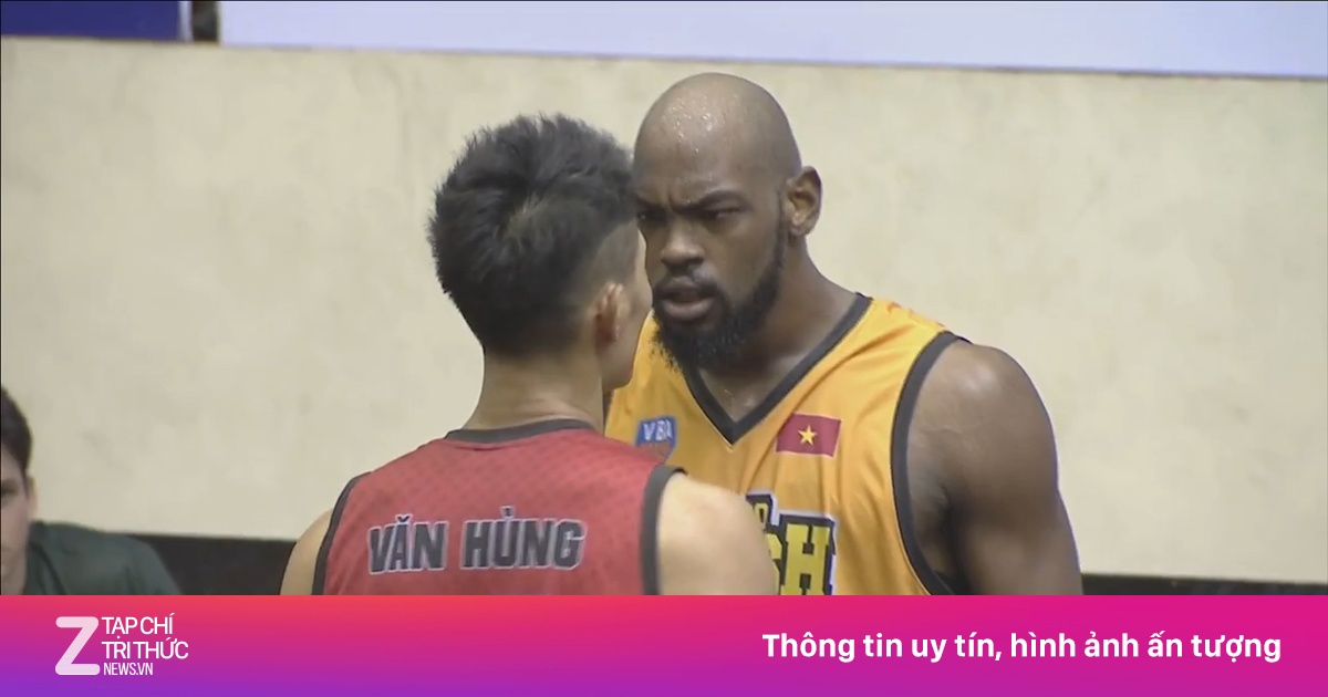 Tình huống 'tiểu xảo' của DeAngelo Hamilton với Nguyễn Văn Hùng - Bóng ...