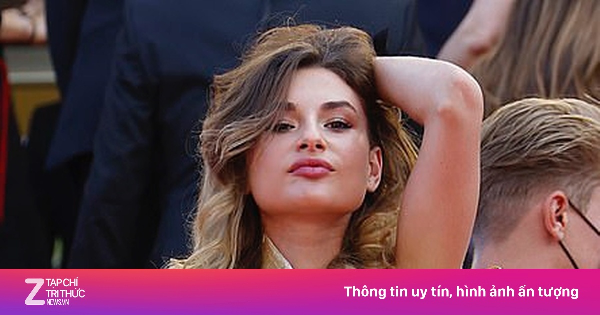 Khách mời tạo dáng phản cảm trên thảm đỏ LHP Cannes 2021 - Giải trí - ZNEWS.VN