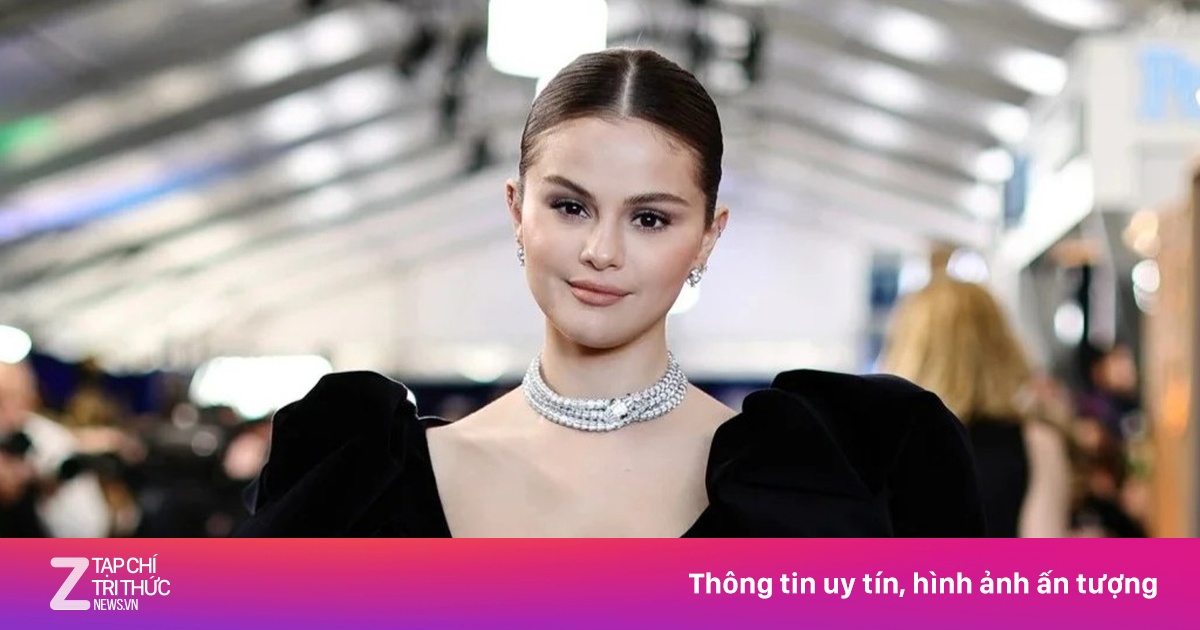 Selena Gomez bị ngã trên thảm đỏ SAG Awards 2022 - Âm nhạc - ZNEWS.VN