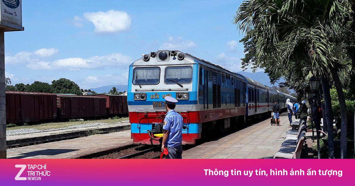 Tàu trật đường ray, hàng trăm hành khách thoát nạn - Giao thông - ZNEWS.VN