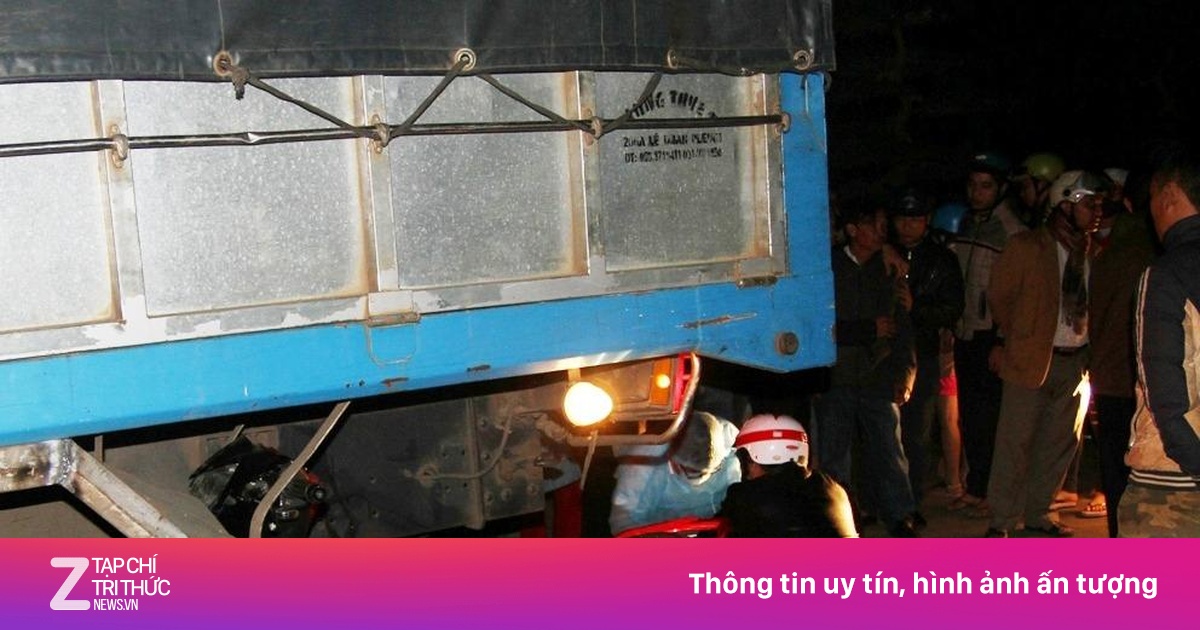 Xe máy tông đuôi ôtô, đôi vợ chồng trẻ tử vong - Xã hội - ZNEWS.VN