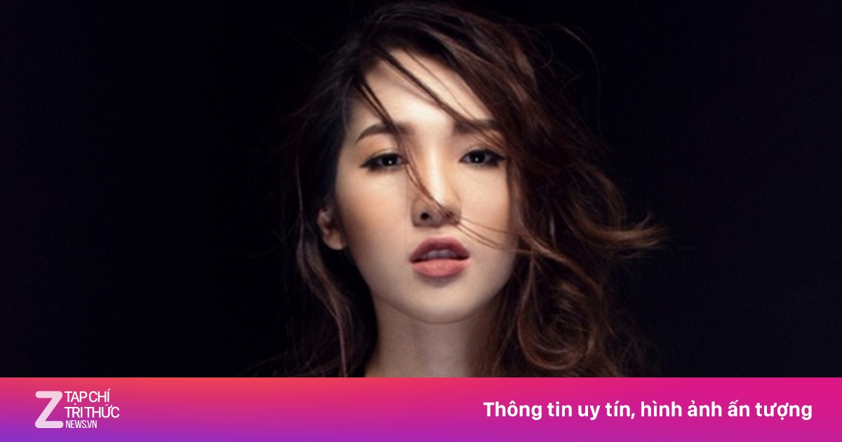 Emily quyến rũ với đầm cổ khoét sâu - Thời trang sao - ZNEWS.VN