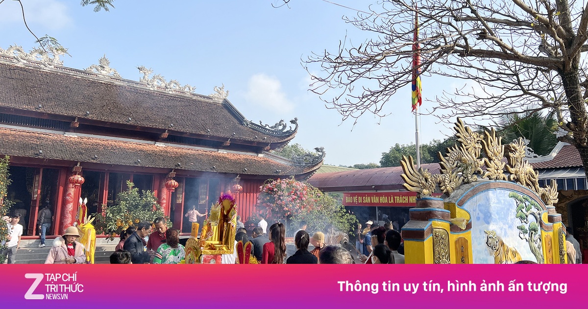Xác minh nghi vấn người 'biển thủ' tiền công đức ở đền ông Hoàng Mười ...