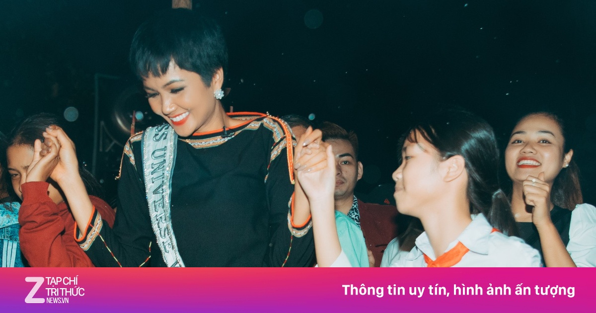 H'Hen Niê cùng trẻ em buôn làng đốt lửa trại, múa cồng chiêng - Đời ...